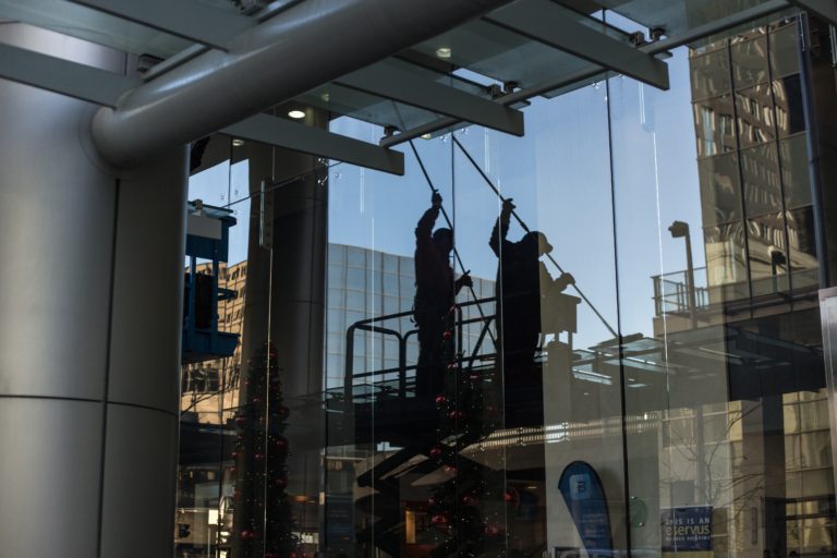What to Look for When Hiring a Window Cleaning Company – Tidy Rabbit